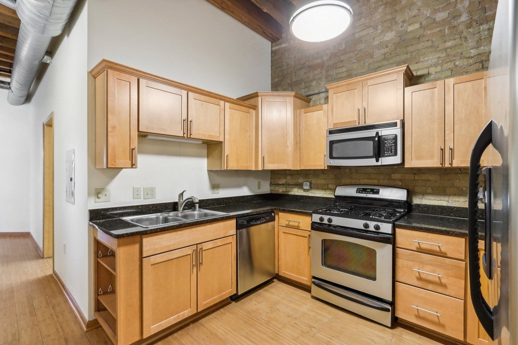 Grand Riverside - apartments for rent in Historic Third Ward, Milwaukee ...