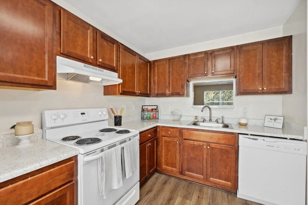 Riverwoods Apartments, Riverwoods at Lake Ridge Apartments ...