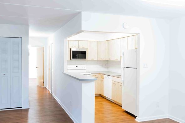 Bridgewater Apartments - apartments for rent in Brookhaven, Brookhaven ...