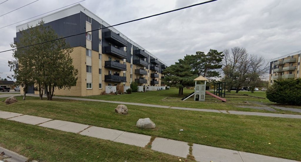 335/339 Amherst Drive - apartments for rent in Amherstview | Point2Homes